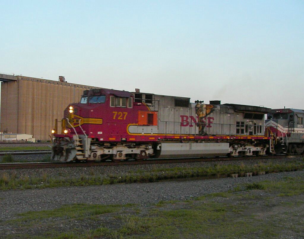 BNSF 727